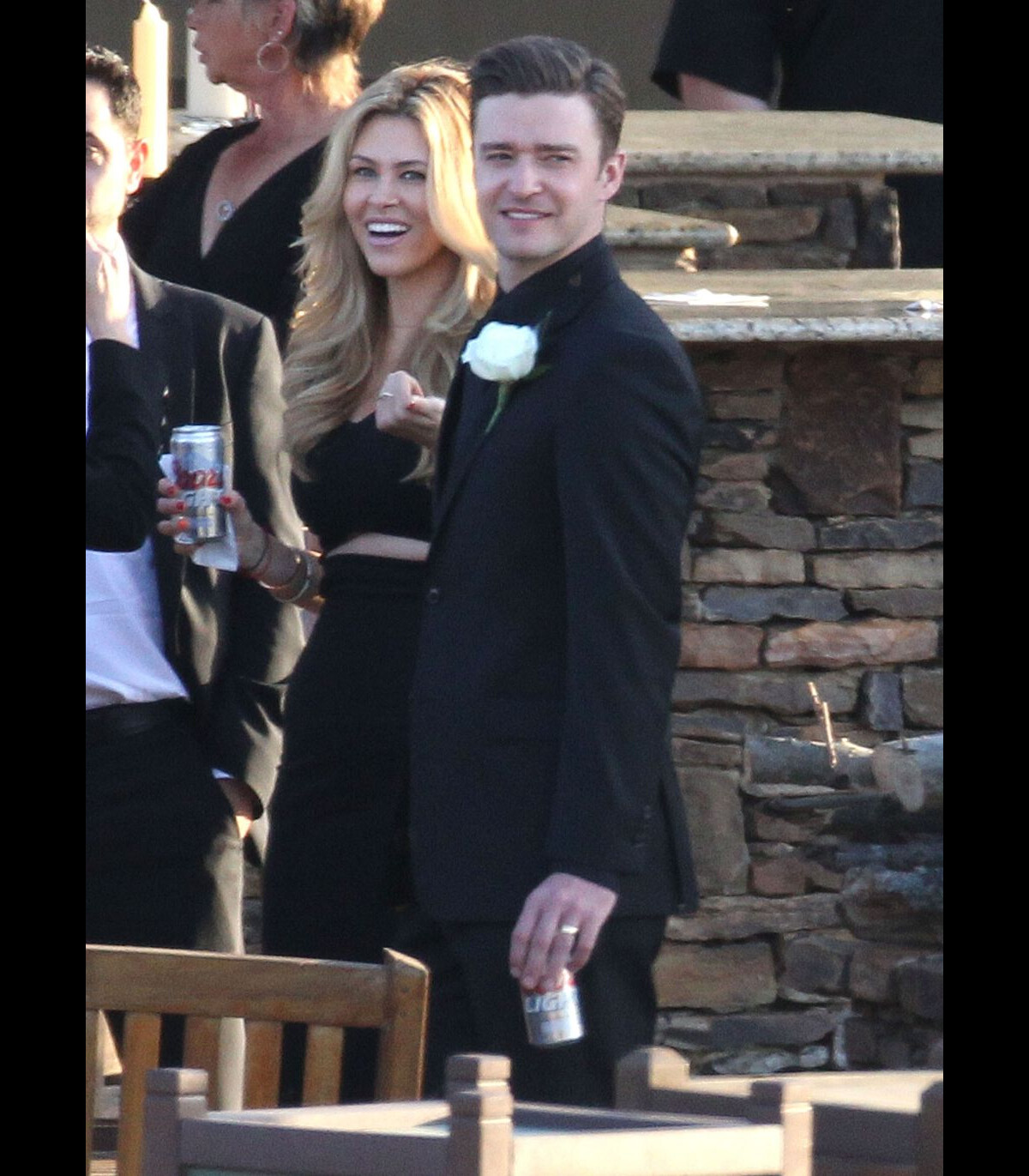Photo : Justin Timberlake fume un cigare et boit une bière lors du ...