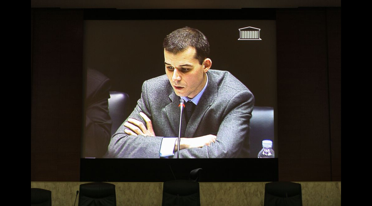Photo : Le juge d'instruction Fabrice Burgaud lors d'une audience ...