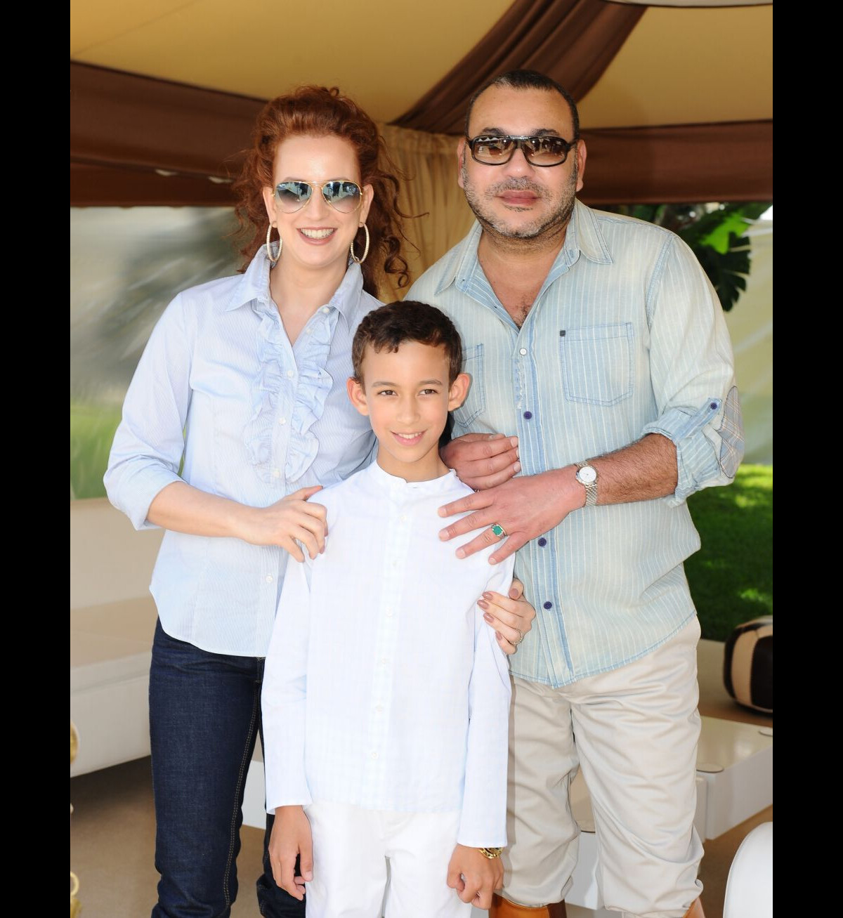 Photo : Le prince Moulay El Hassan pose avec ses parents la princesse ...