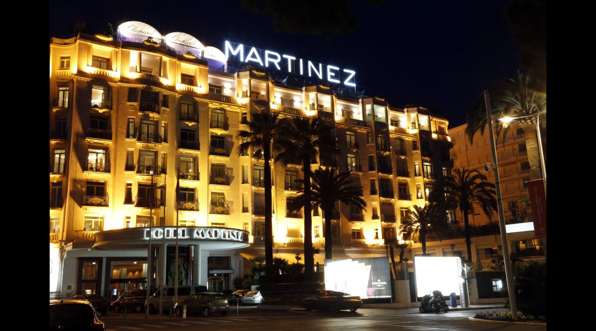 Photo : Le Martinez le soir. - Purepeople