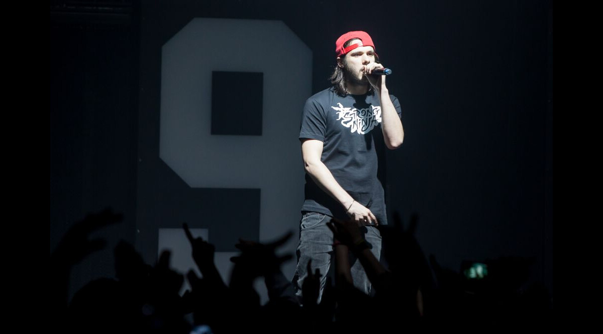 Photo : Nekfeu du 1995 en concert à Bercy pour le Paris Sud Tour. Paris ...