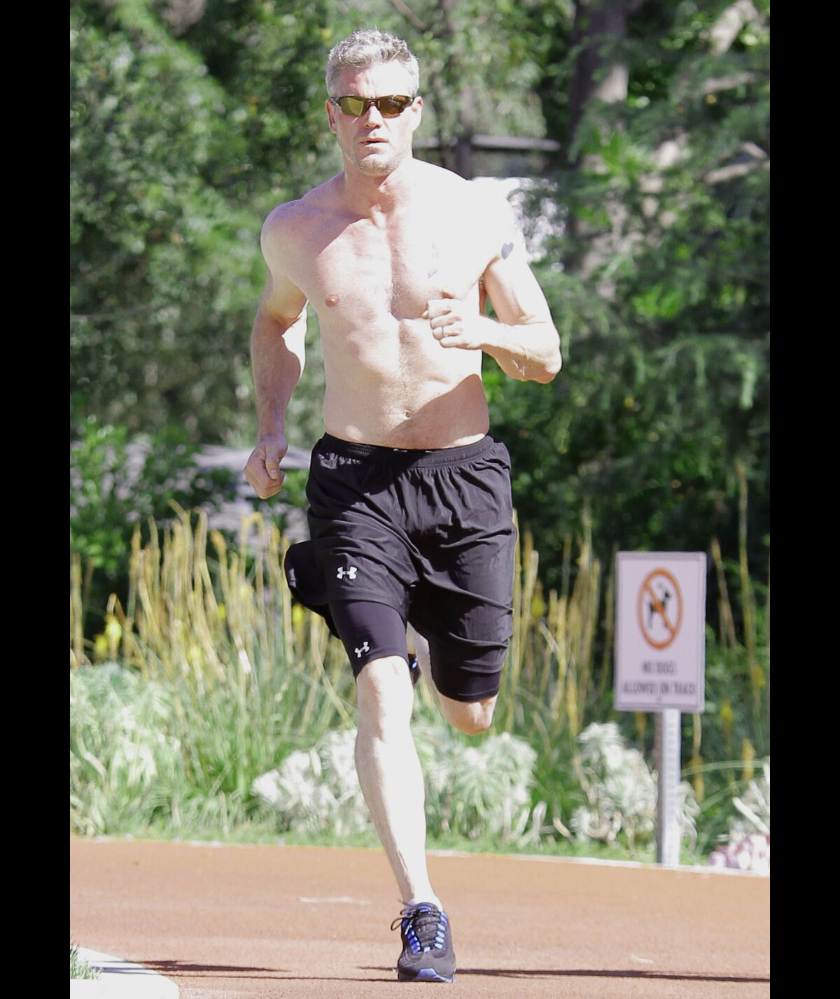 Photo : Eric Dane en plein fitness dans un parc de Bevery Hills ...