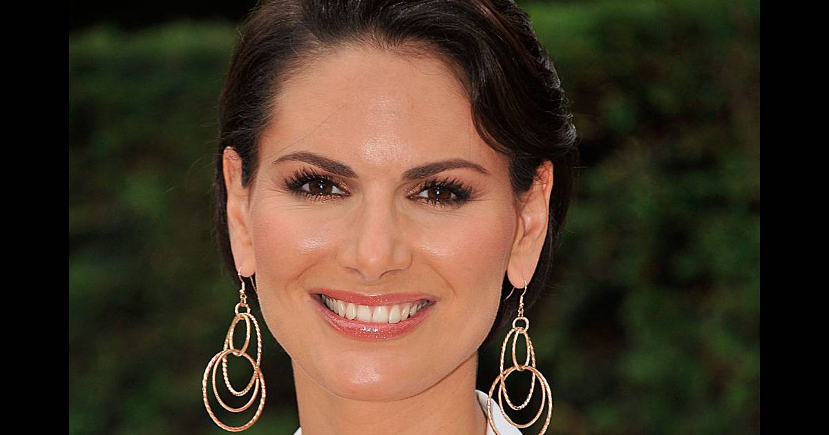 Laetitia Bléger : La Miss France 2004 souriante près de l'ex-star d ...