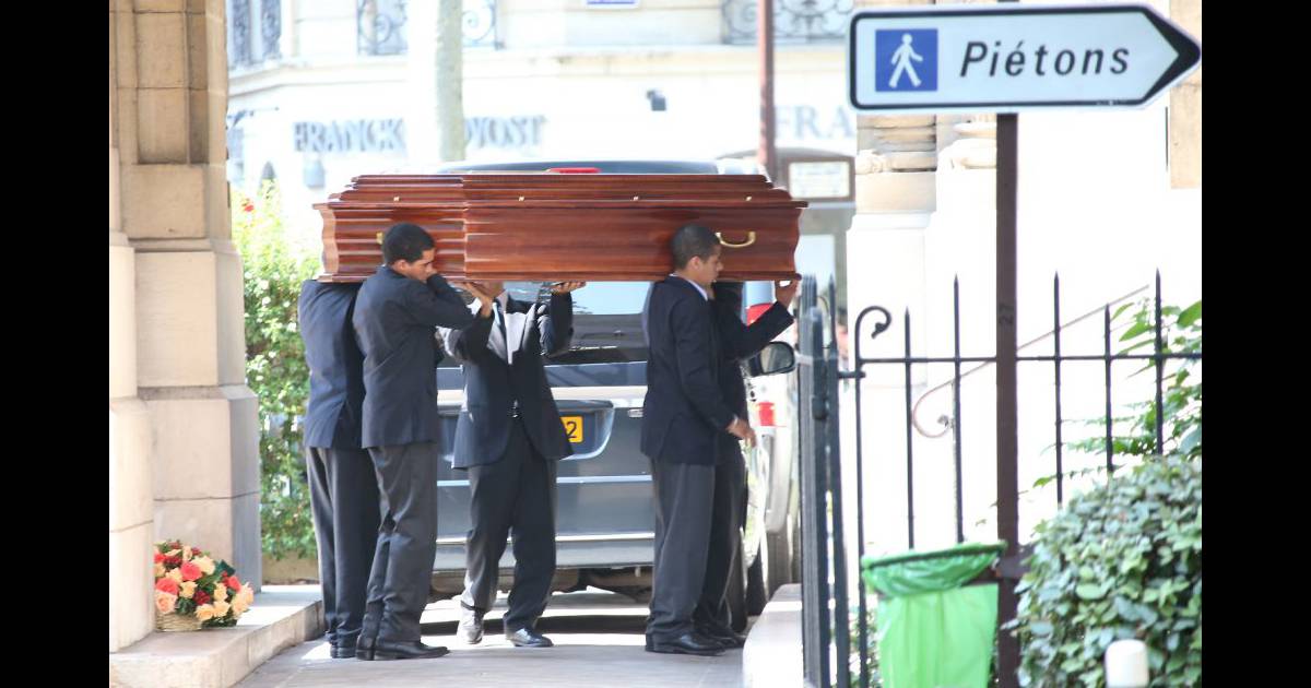 Obsèques d'Etienne Vatelot : Eve Ruggieri et sa famille unis dans le ...