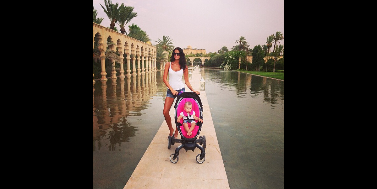 Photo : Jade Foret et la petite Liva dans la poussette - Purepeople