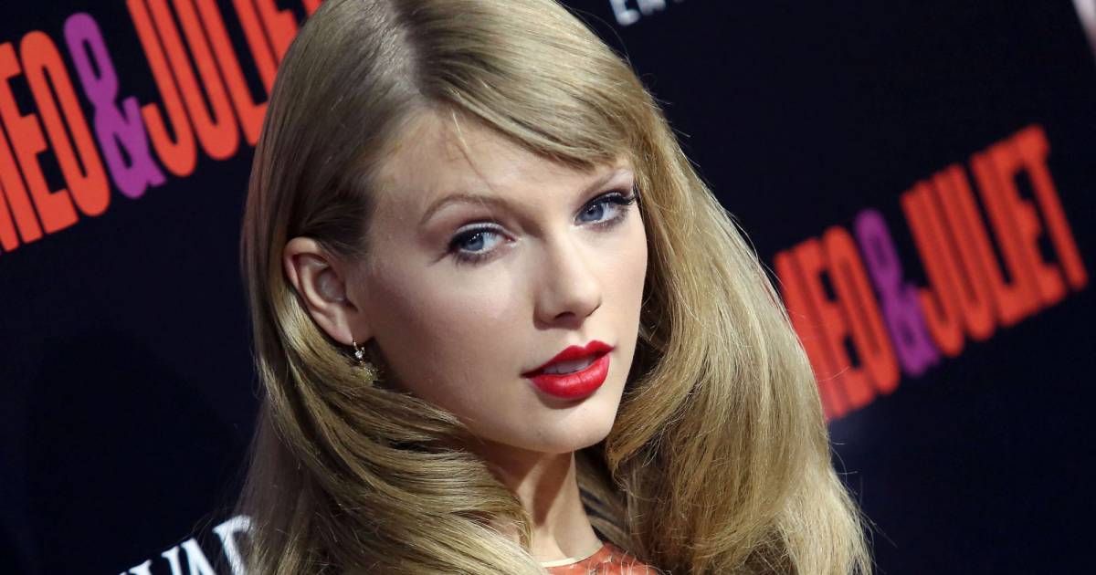 Taylor Swift : Poupée angélique, glamour et rêveuse devant le beau ...