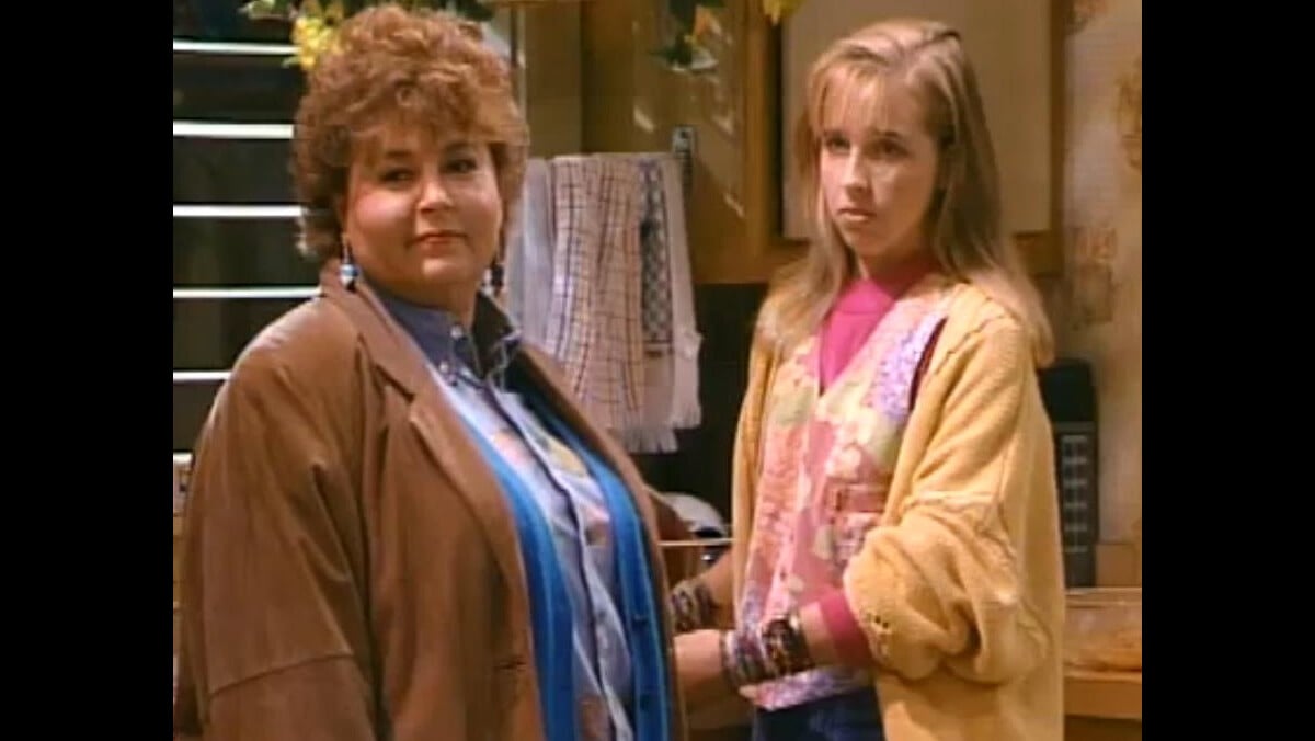 Photo : Lecy Goranson et Roseanne Barr dans la série Roseanne ...
