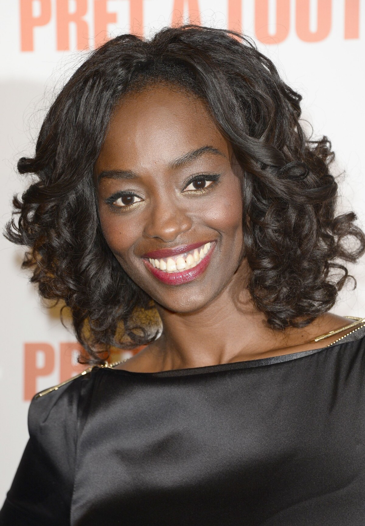 Vidéo : Aïssa Maïga lors de la première du Prêt à tout à Paris le 13 ...