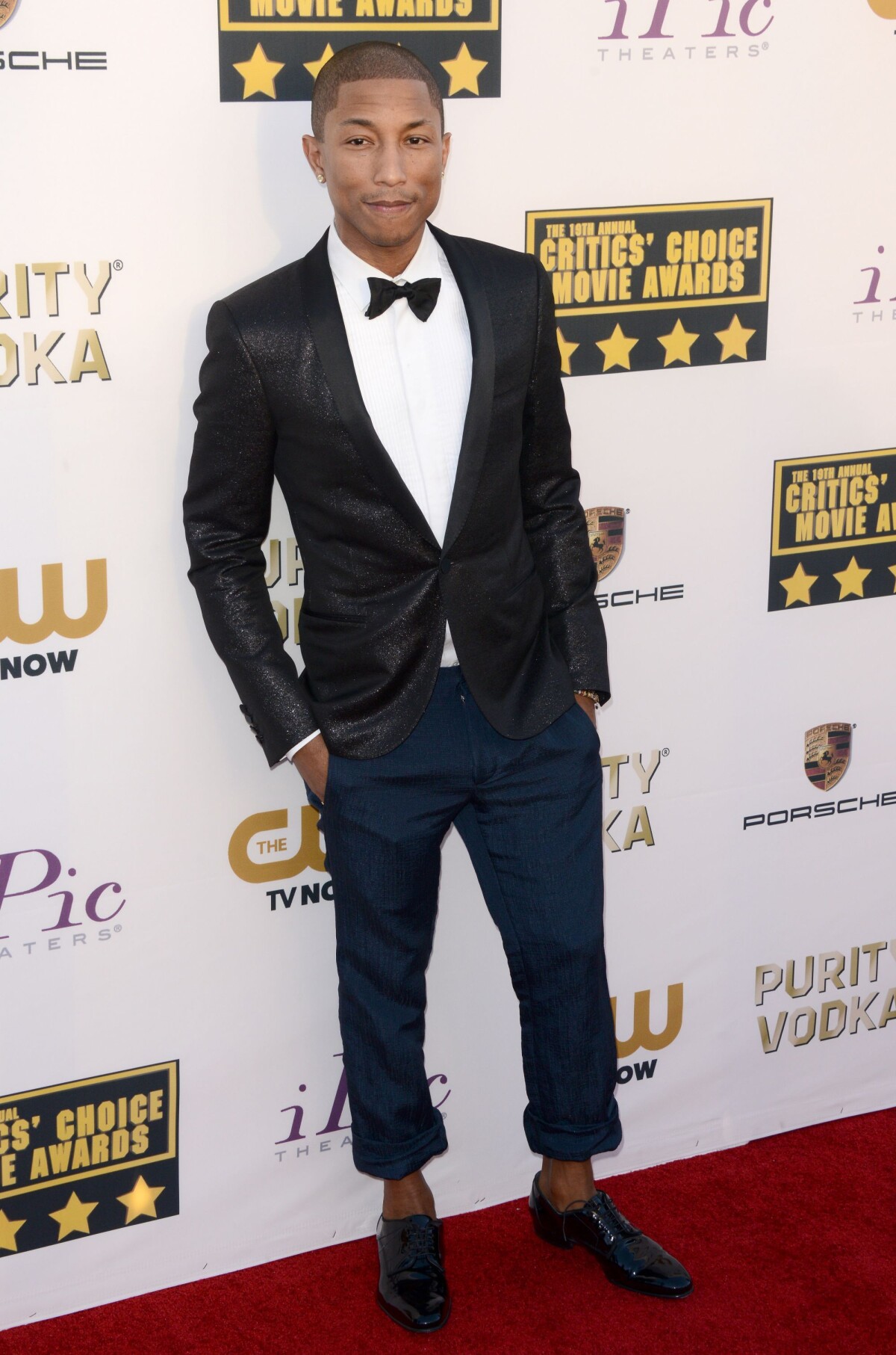 Photo : Pharrell Williams, ultrachic en smoking, assiste à la 19e ...
