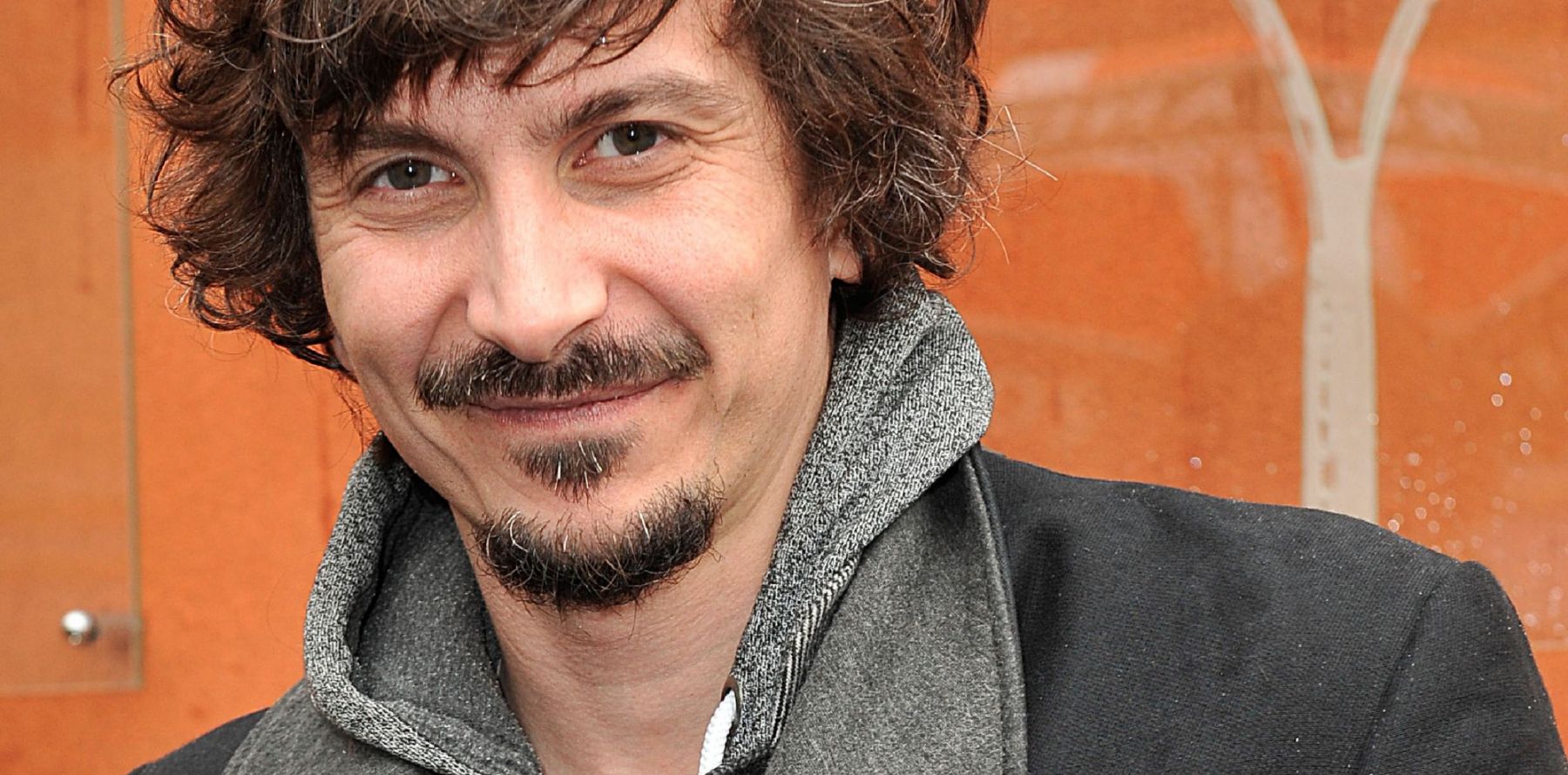 Arnaud Tsamere devient le Jane Lynch français grâce à Arthur - Purepeople