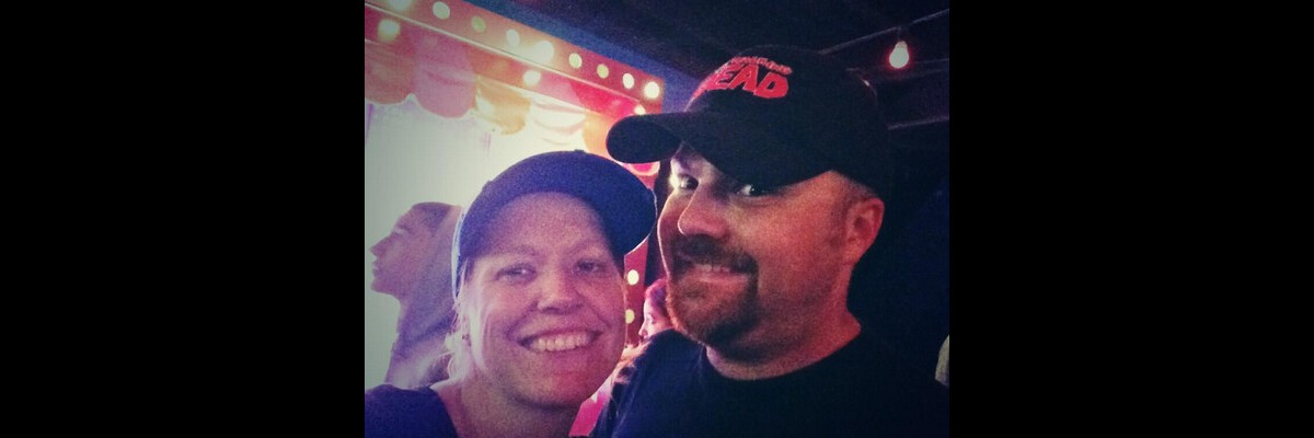 Photo : Nancy Motes et son fiancé John Dilbeck en 2013. - Purepeople