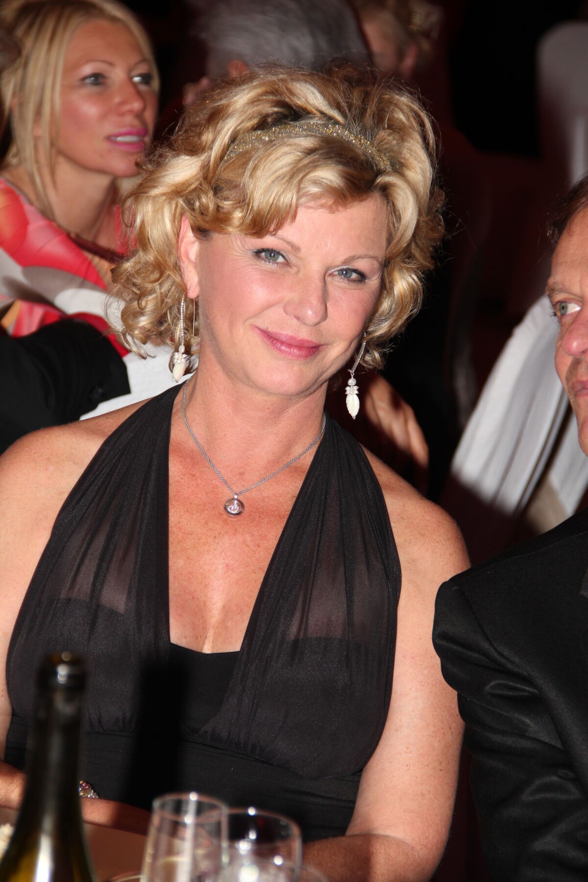 Photo : Jeane Manson lors d'un dîner de gala au Château de Saint-Cloud ...