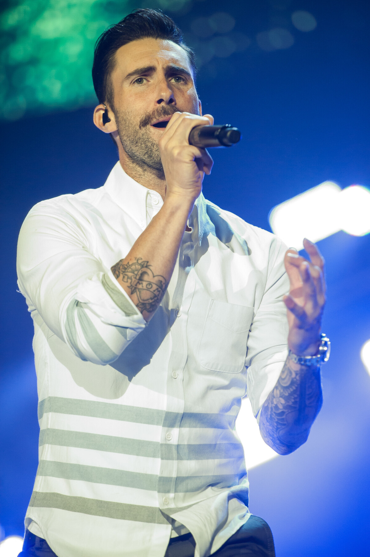 Photo : Adam Levine of LA pop rock band Maroon 5 performing at the ...