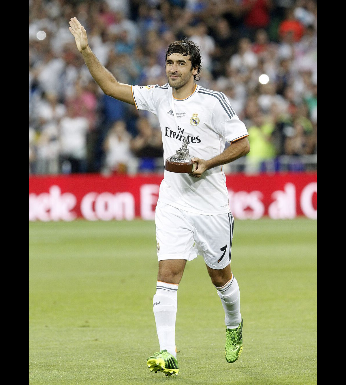 Photo : Raúl dans le stade Santiago Bernabeu à Madrid pour le match ...