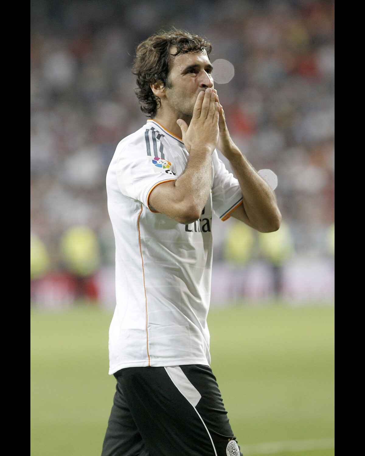 Photo : Raúl dans le stade Santiago Bernabeu pour le match Real Madrid ...