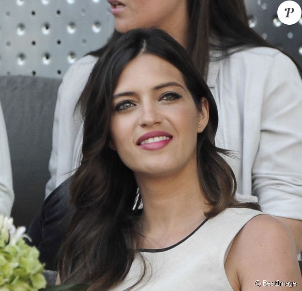Sara Carbonero : La belle brune tout sourire pour Iker Casillas et ...