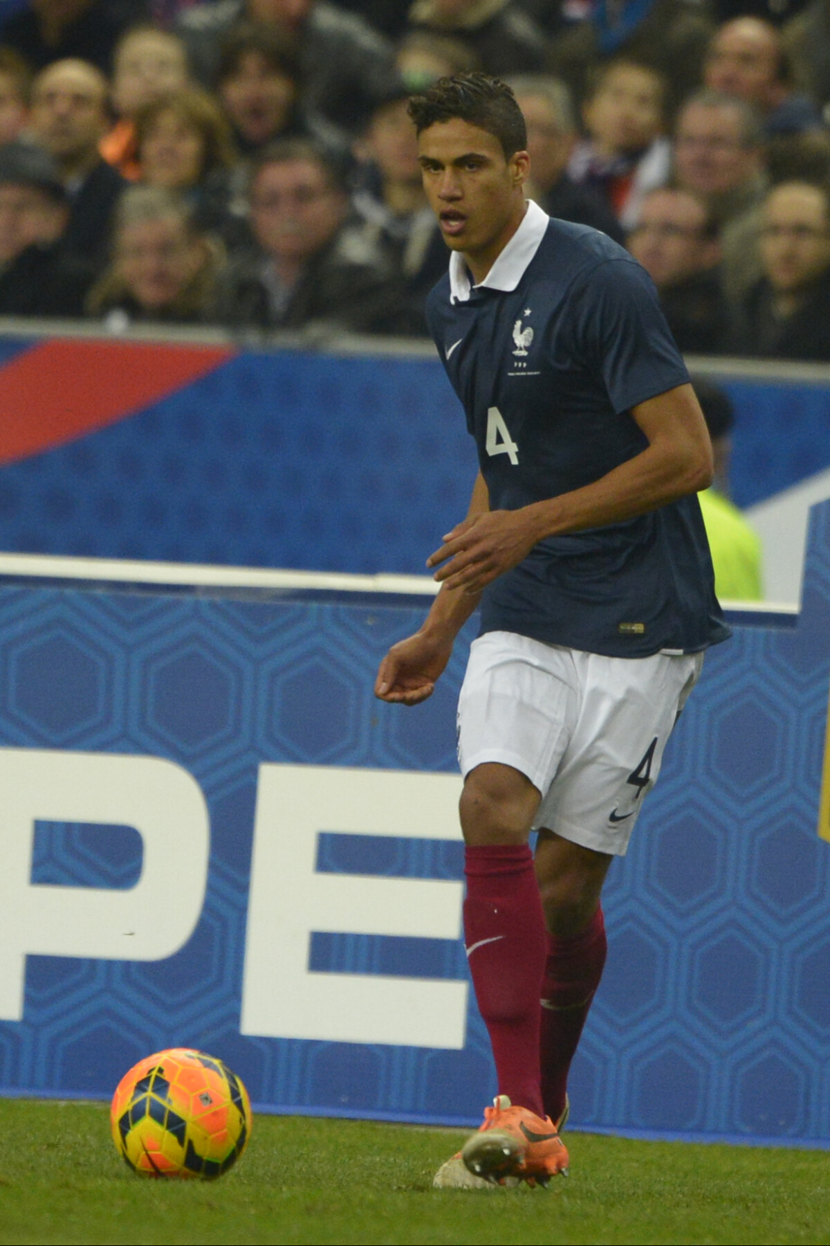 Photo : Raphaël Varane au Stade de France le 5 mars 2014. - Purepeople