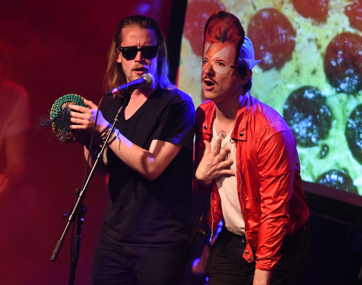 Photo : Macaulay Culkin en concert à Nottingham avec son groupe Pizza ...