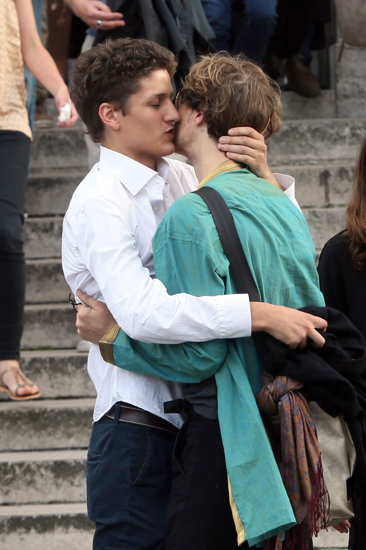 Photo : Exclusif - Louis Meunier, le fils de Caroline Beaune, et un ami ...
