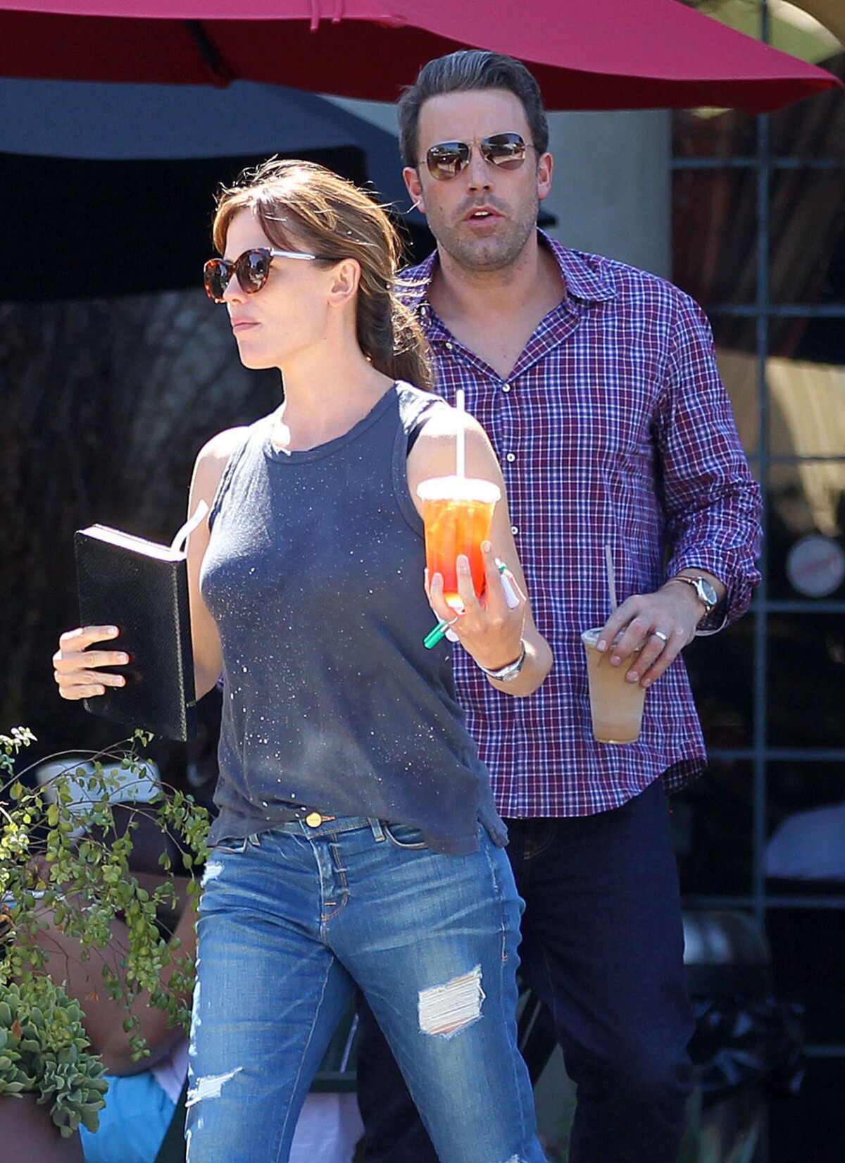 Photo : Jennifer Garner et son mari Ben Affleck se promènent à ...