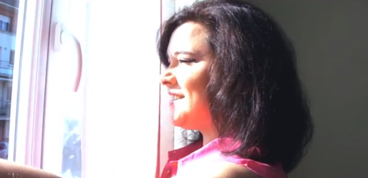 Photo : Magalie Vaé dans le clip de "La fièvre ach'teuse", nouvel ...