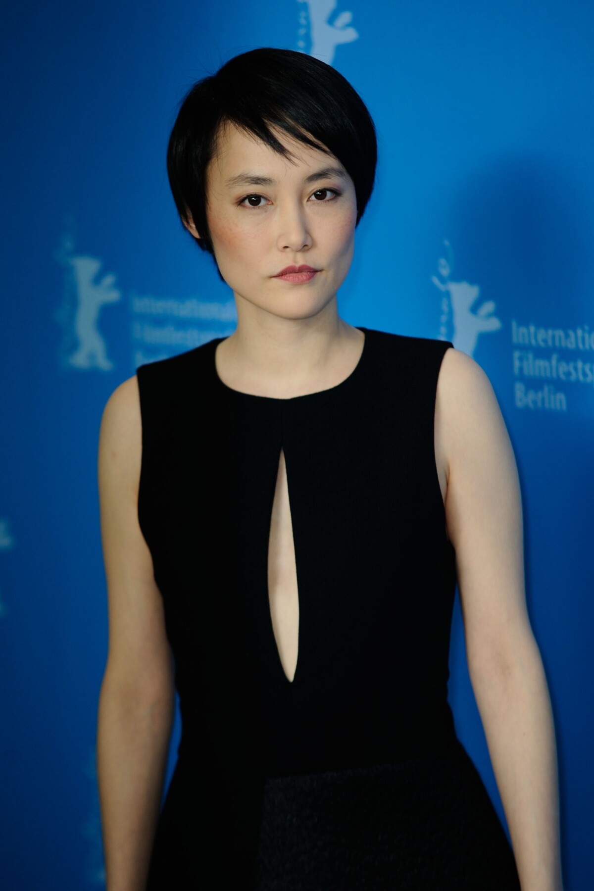 Photo : Rinko Kikuchi au photocall de Personne n'attend la nuit (Nobody ...