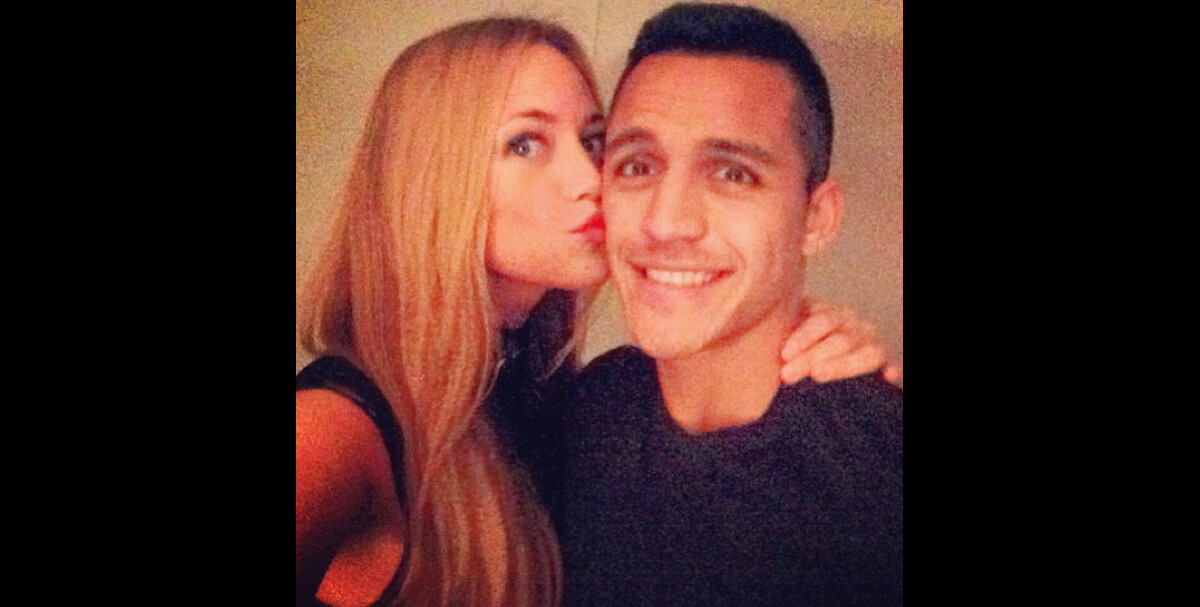 Photo : Alexis Sanchez avec sa compagne Laia Grassi - Purepeople