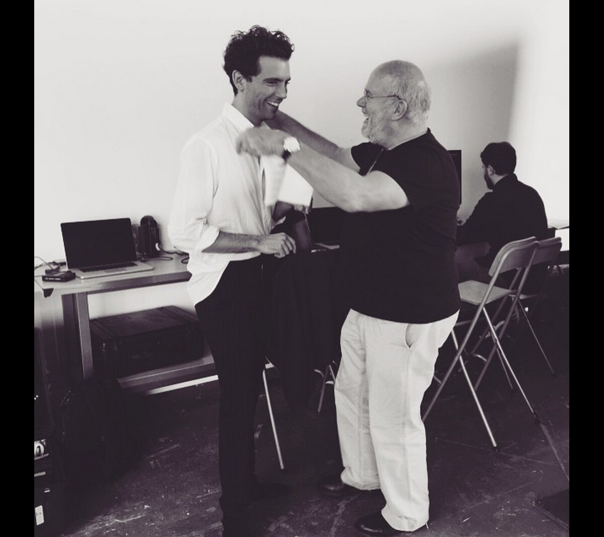 Photo : Mika et Peter Lindbergh dans le studio parisien du célèbre ...