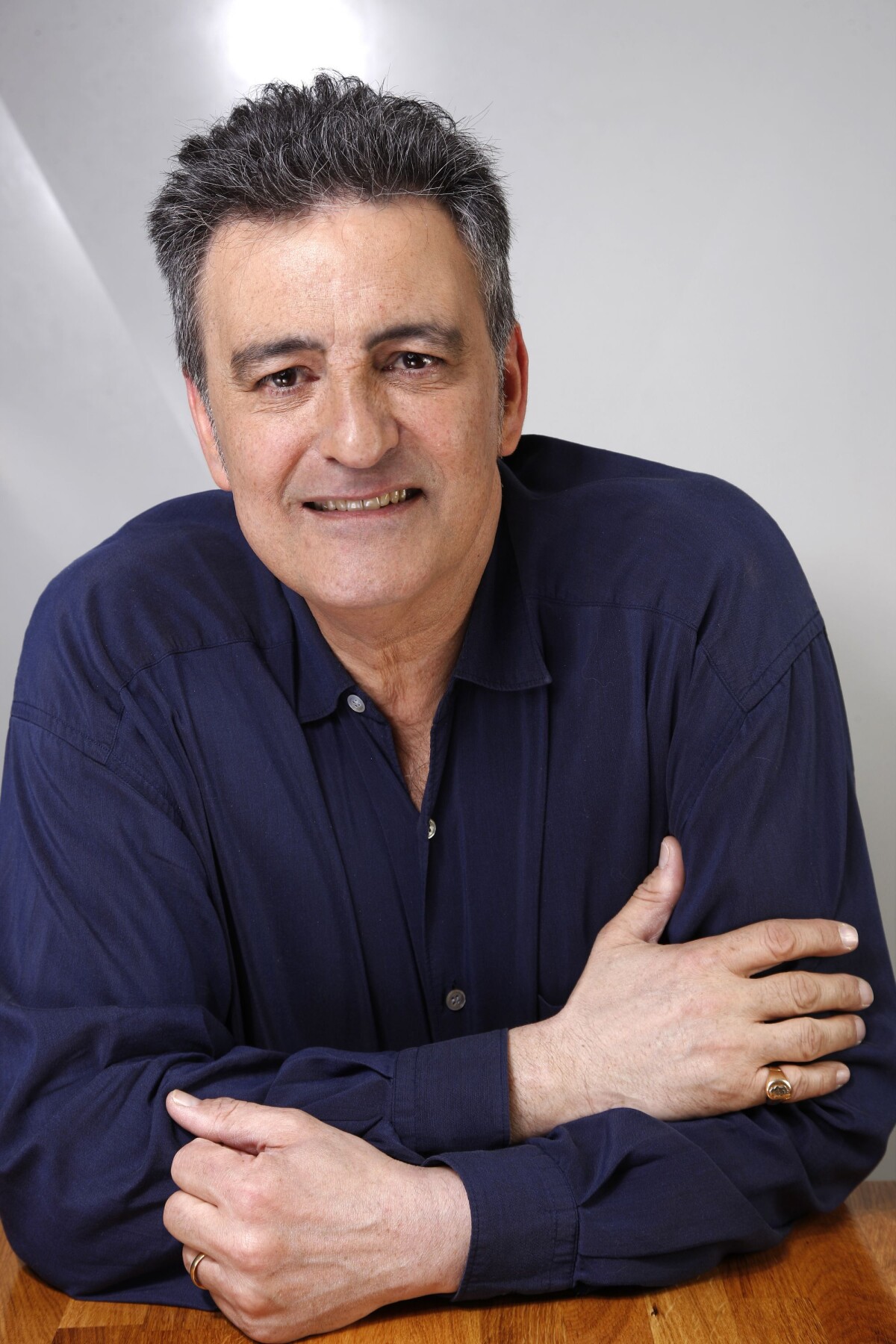 Photo : Phil Barney pose à Paris le 12 mars 2015. - Purepeople