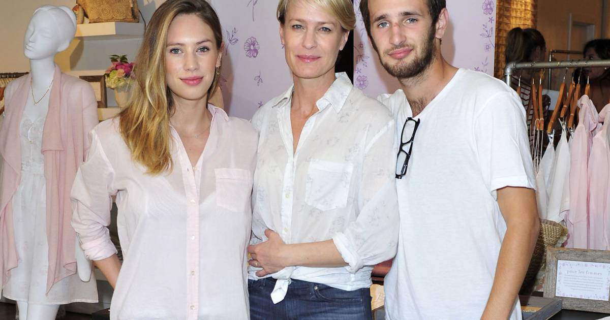 Robin Wright : Maman radieuse et complice avec sa fille Dylan et son ...