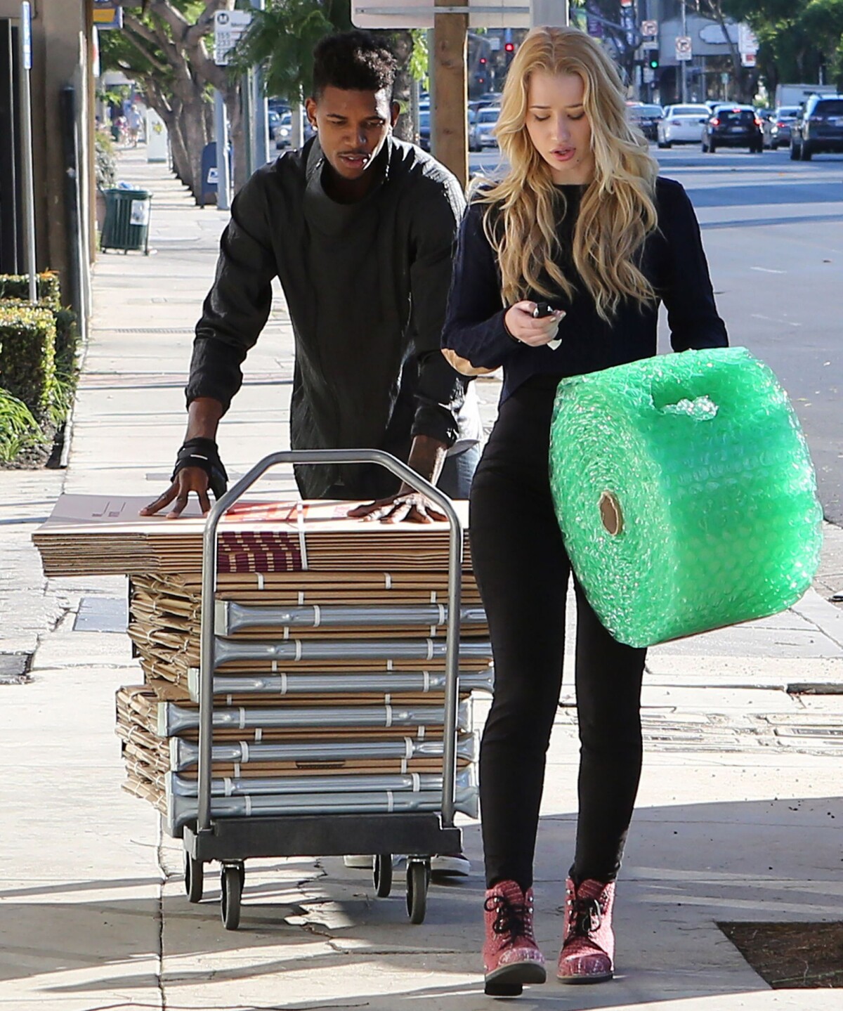Photo : Exclusif - Iggy Azalea (chaussures Chanel, sac Elizabeth&James ...