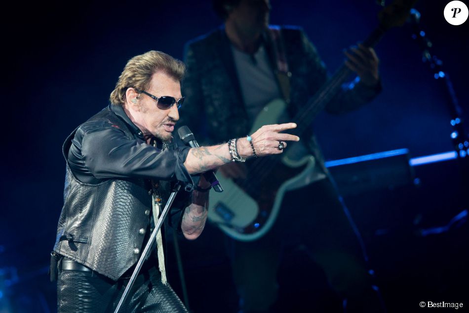 Exclusif - Johnny Hallyday sur scène lors de son premier concert, à ...