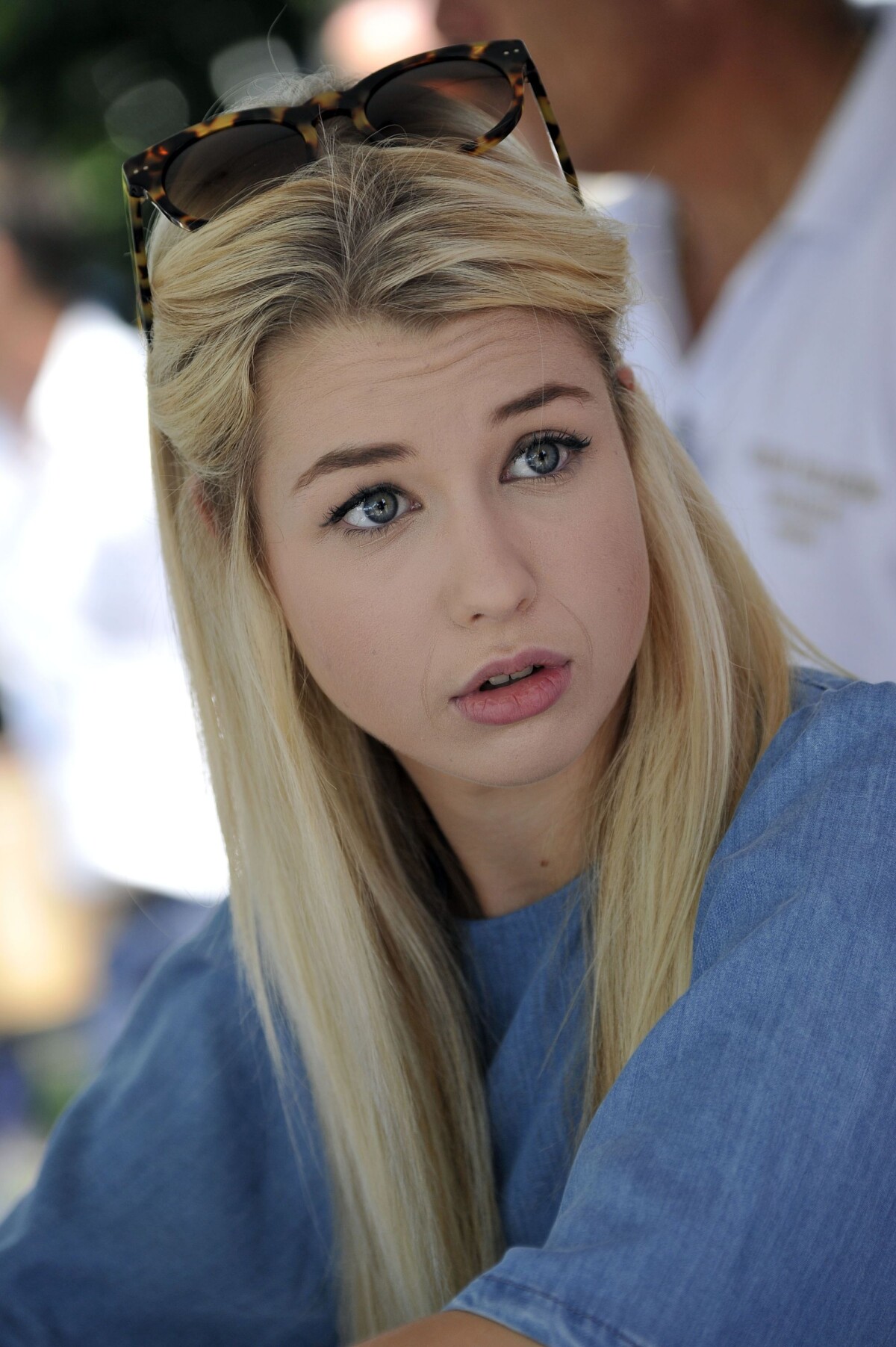 Photo : EnjoyPhoenix alias Marie Lopez était en séance de dédicace au ...