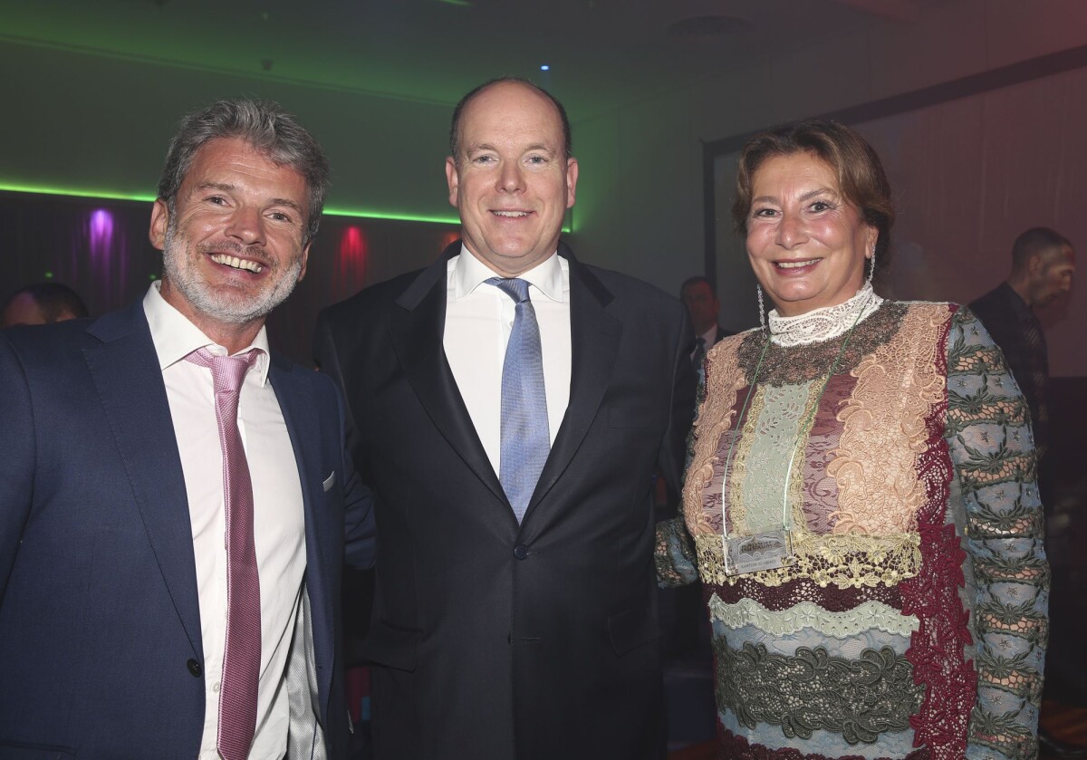 Photo : Exclusif - Le prince Albert II de Monaco remettait le 27 ...