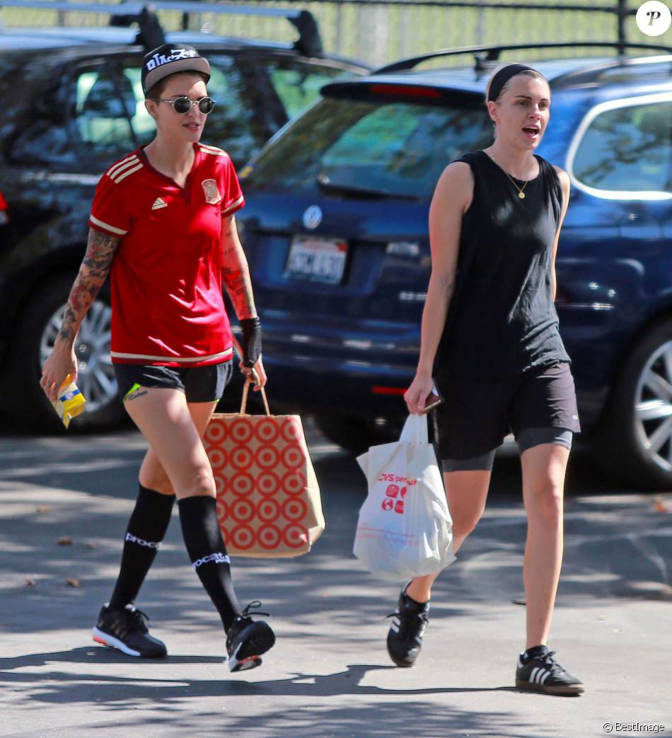 Ruby Rose et sa petite amie Phoebe Dahl à Los Angeles Le 25 Juillet ...