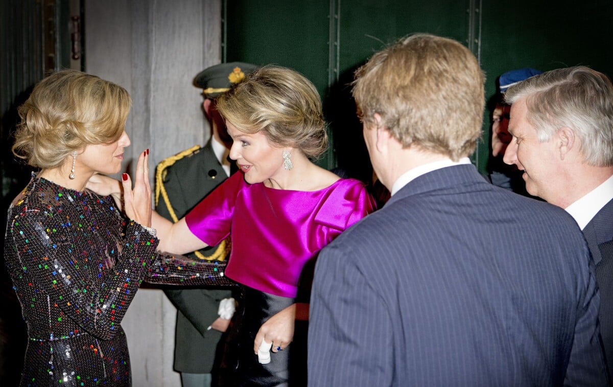 Photo : La reine Mathilde de Belgique, blessée au majeur de la main ...