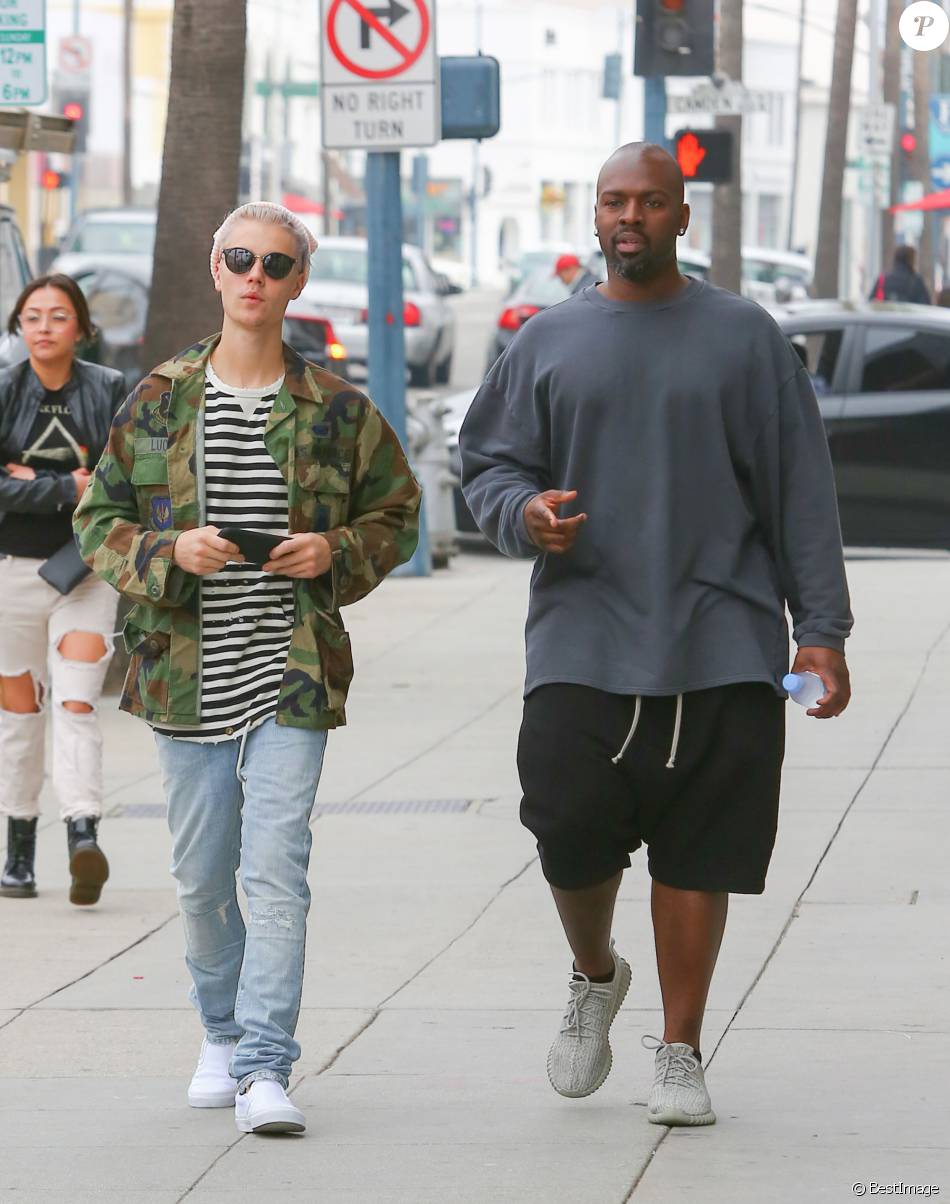 Justin Bieber se promène avec Corey Gamble dans les rues de Beverly ...