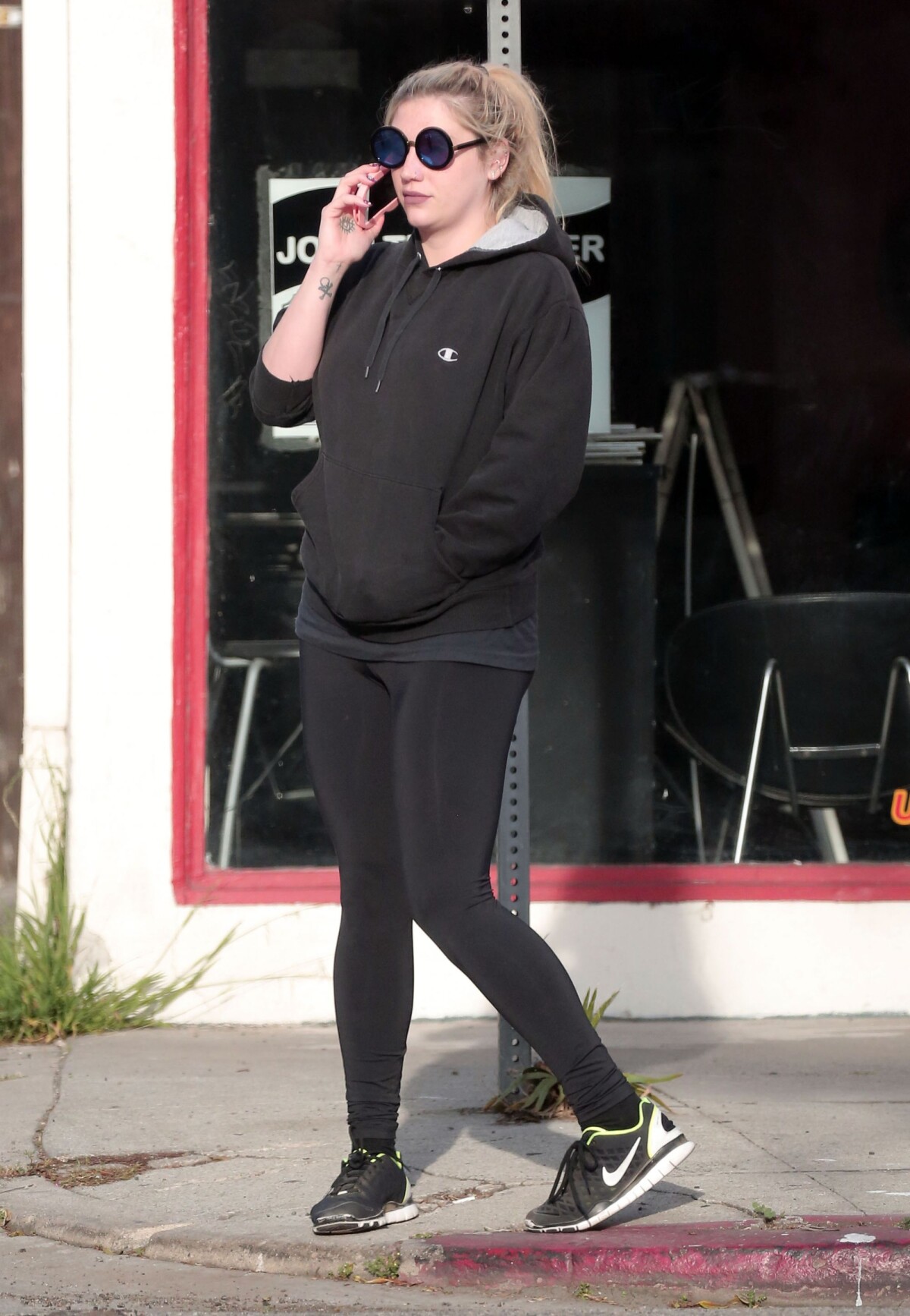 Photo : Exclusif - Kesha de retour à New York après avoir perdu son ...