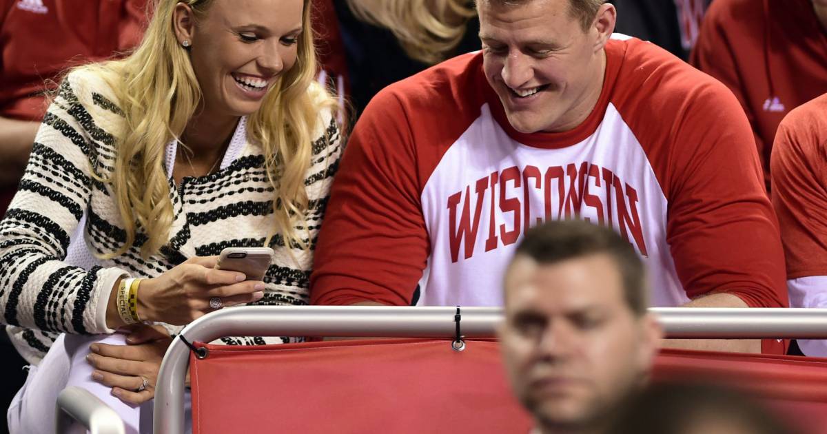 J.J. Watt et la tenniswoman Caroline Wozniacki au stade Lucas Oil d ...