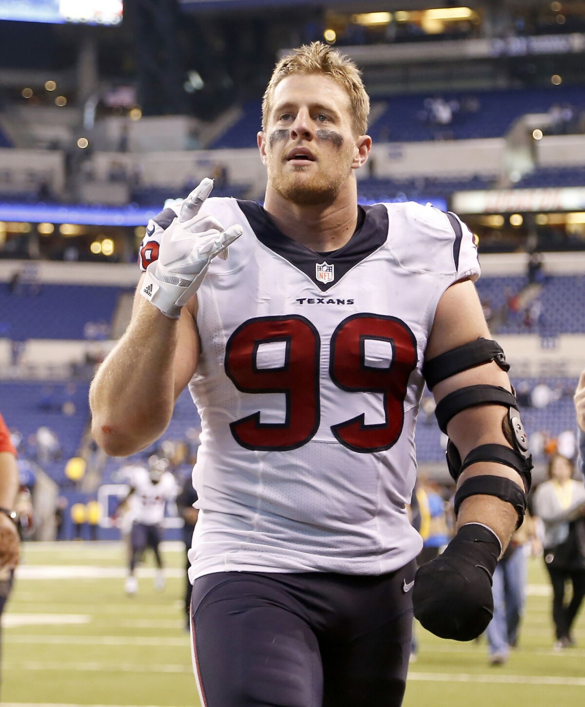 Photo : J.J. Watt au stade d'Indianapolis, le 20 décembre 2015 - Purepeople