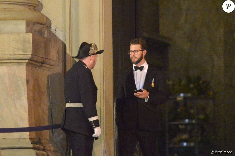 Victor Magnuson sortant du palais royal après avoir assisté au banquet ...