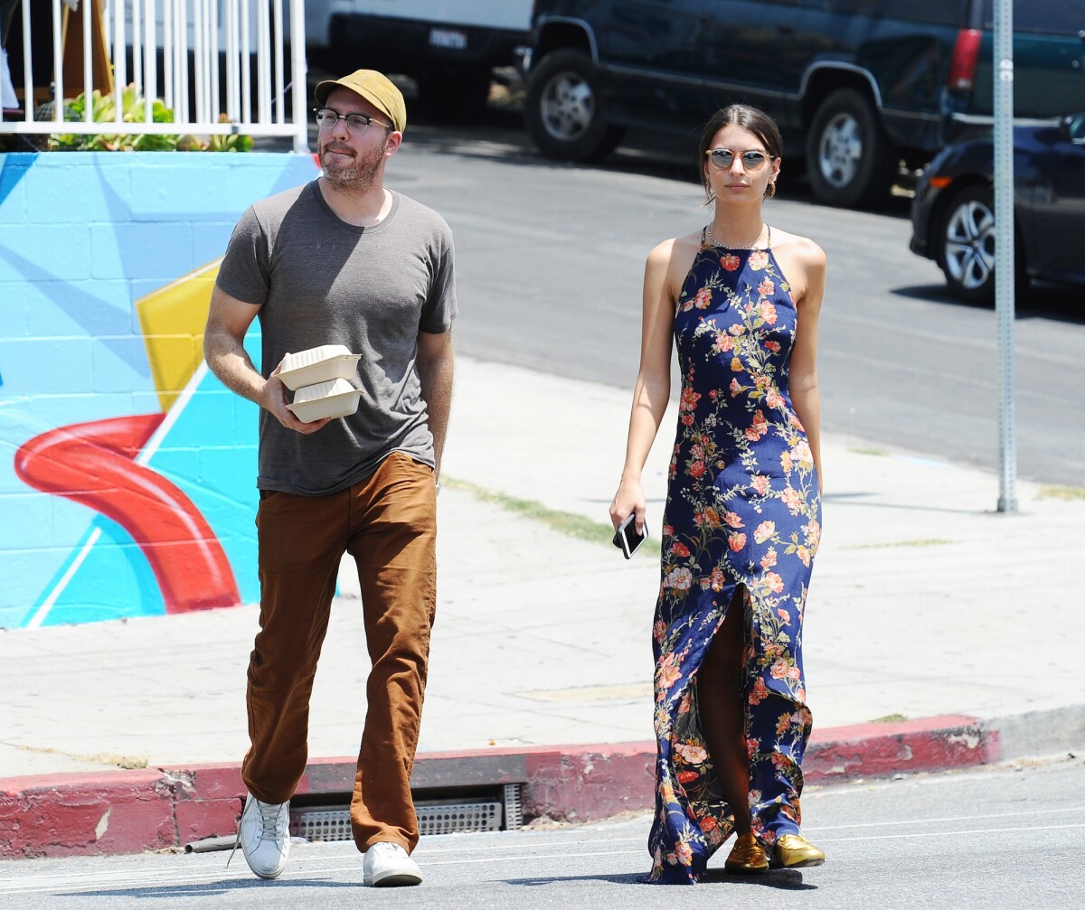 Photo : Emily Ratajkowski and boyfriend Jeff Magid Grab Lunch, Los ...