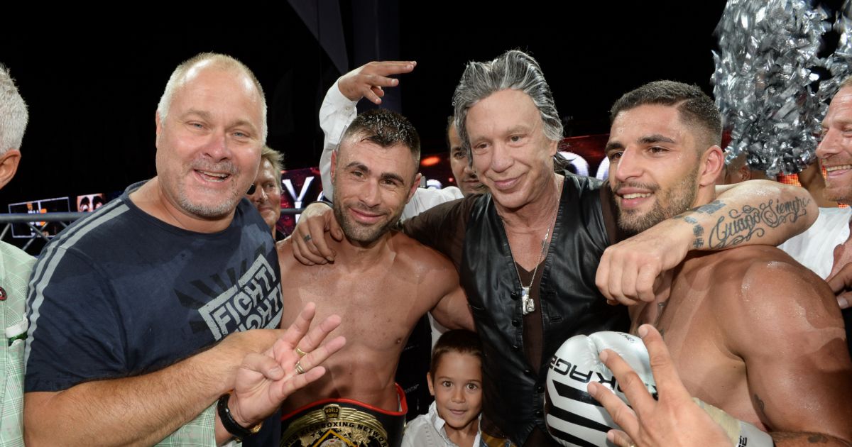 Olivier Muller et Mickey Rourke entre le boxeur croate Danijel Solaja ...