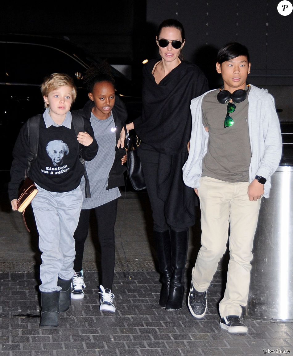 Angelina Jolie Arrive Avec Ses Enfants Pax Shiloh Et Zahara à L