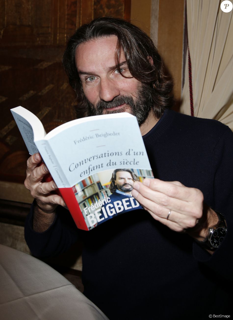 Frédéric Beigbeder au 38ème cocktail des écrivains dans les salons du ...