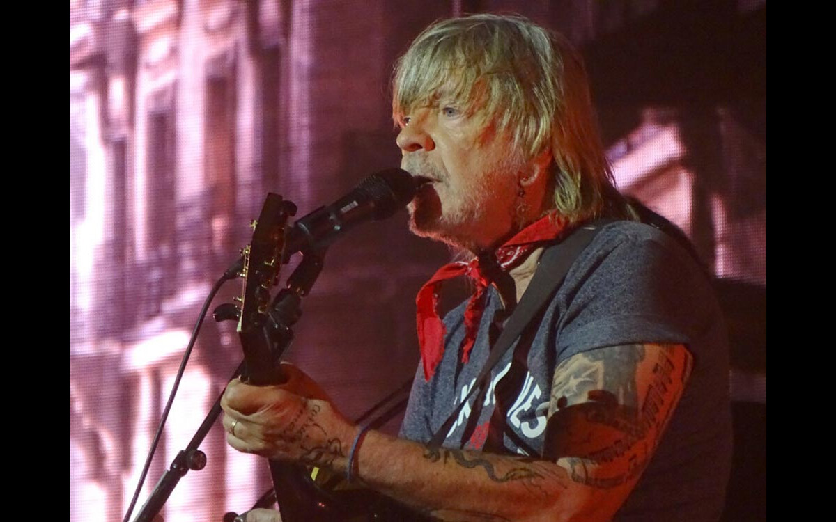 Photo : Renaud sur la scène du Zénith - Purepeople