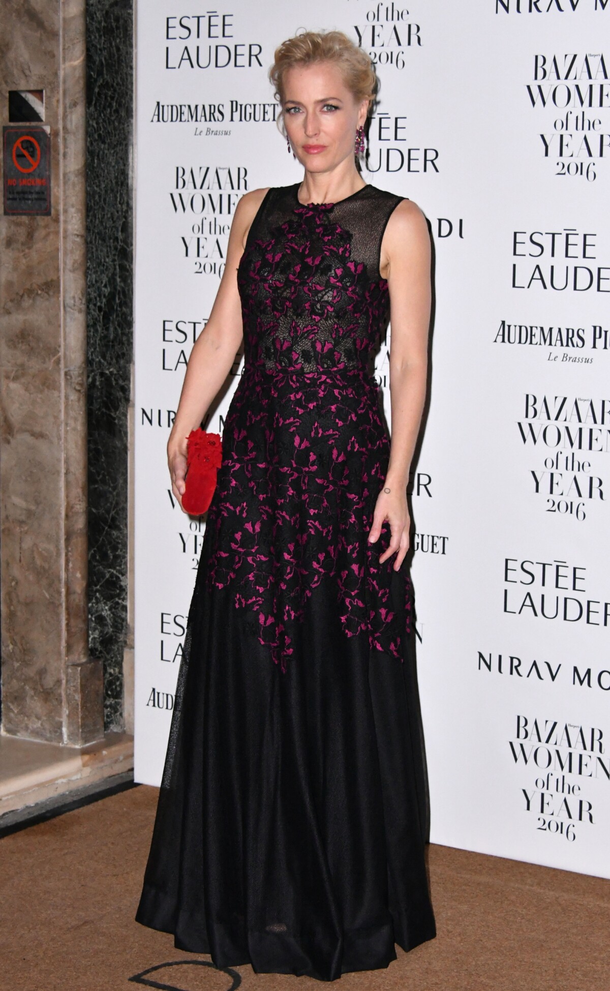 Photo : Gillian Anderson - Harper's Bazaar Woman of the Year Awards ...