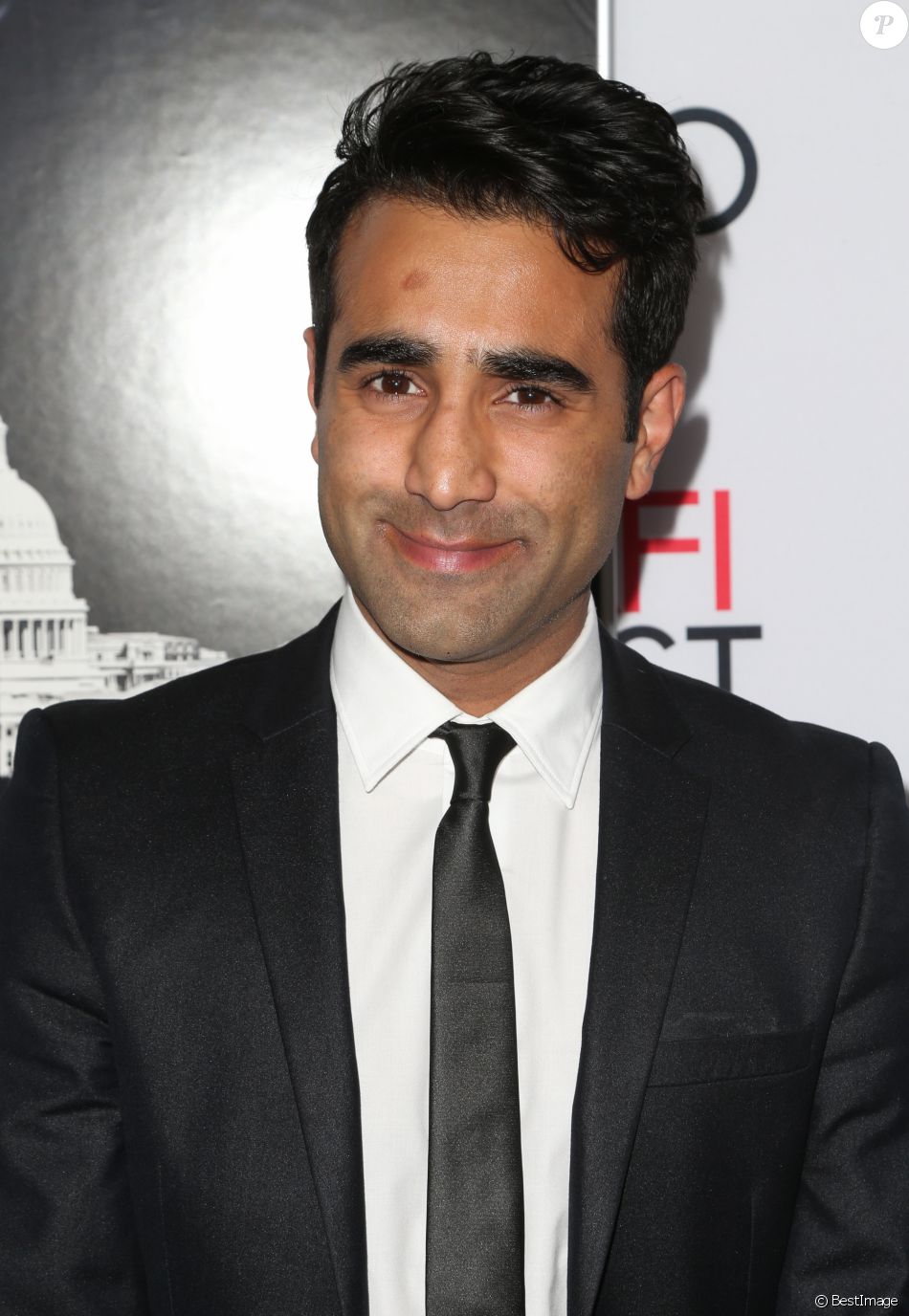 Al Mukadam à la première de Miss Sloane au TCL Chinese 6 Theatres, dans ...