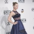 Karlie Kloss sur le tapis rouge des American Music Awards 2016 au ...