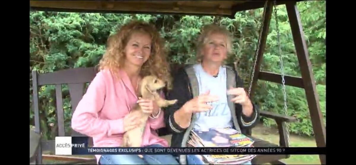 Photo : Manuela Lopez auprès de sa mère dans le reportage d'Accès Privé ...